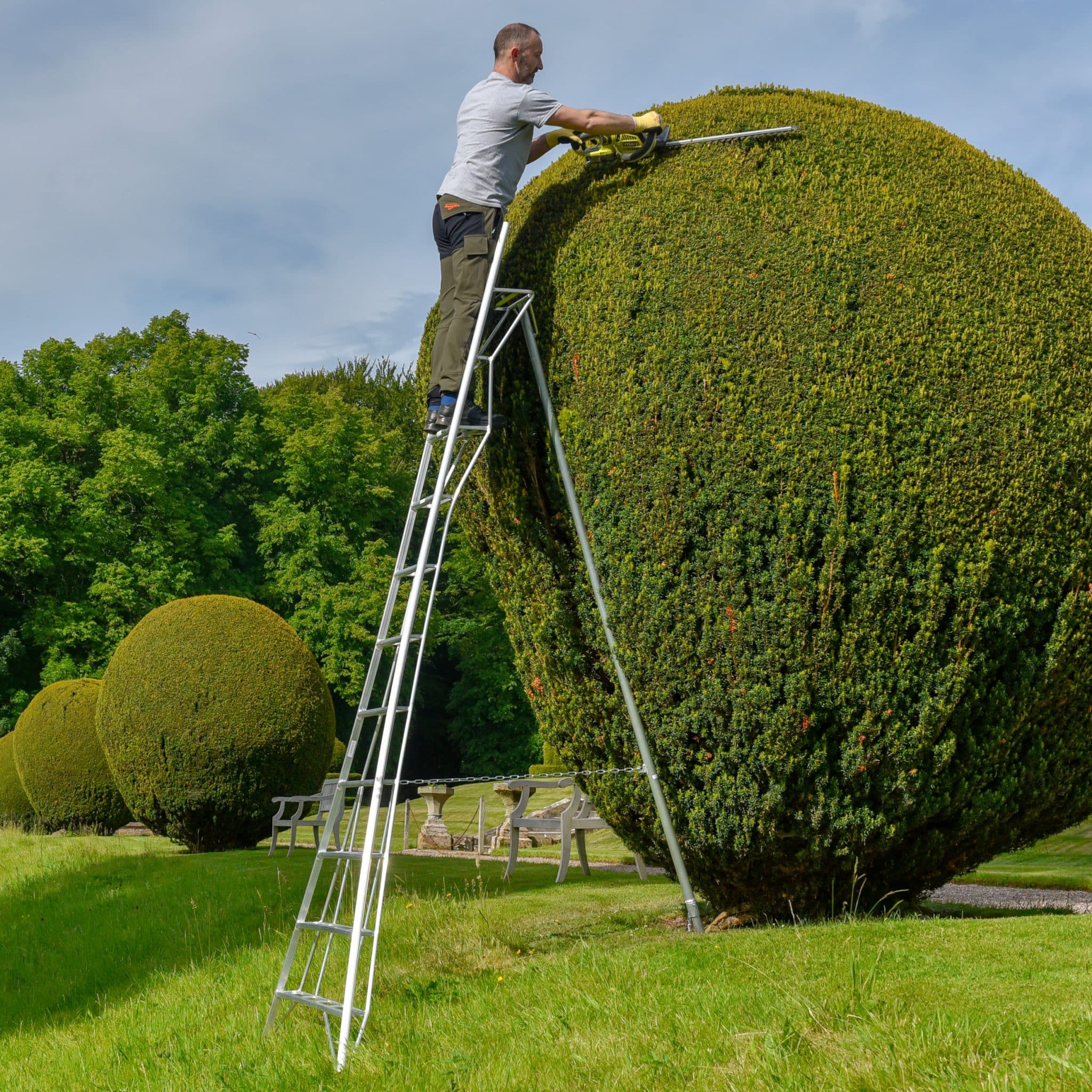 Hendon Platform Tripod Ladders - Landpower Machinery
